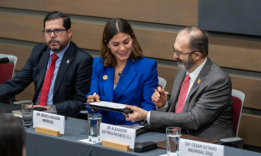 El ITESO firma convenio de colaboración con el Congreso del Estado